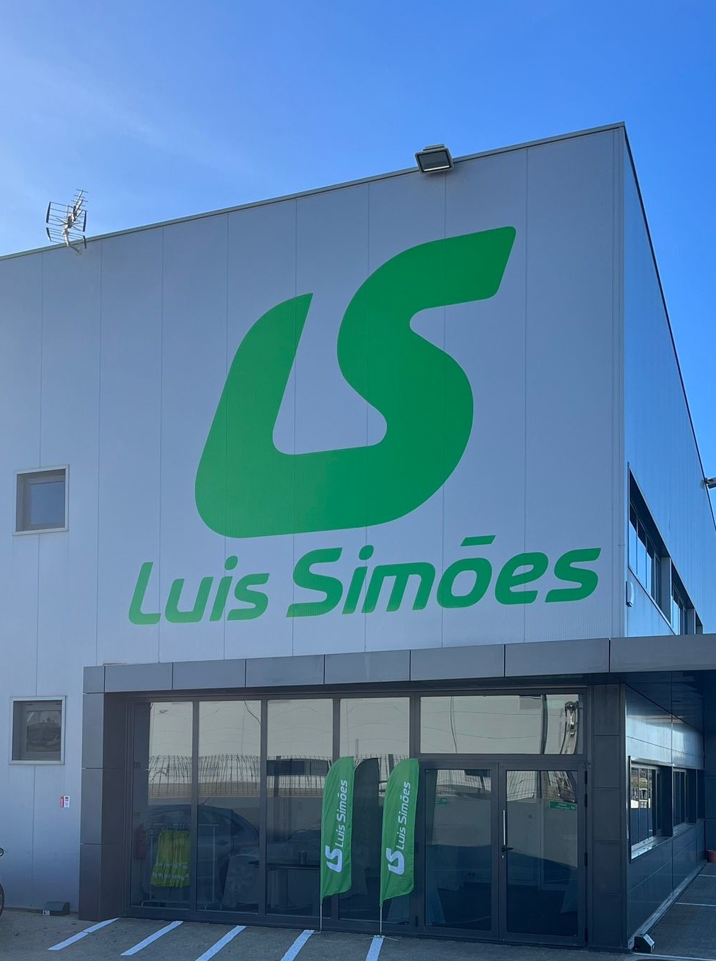 Luís Simões inaugura Centro de Operações Logísticas em Algoz - Supply ...