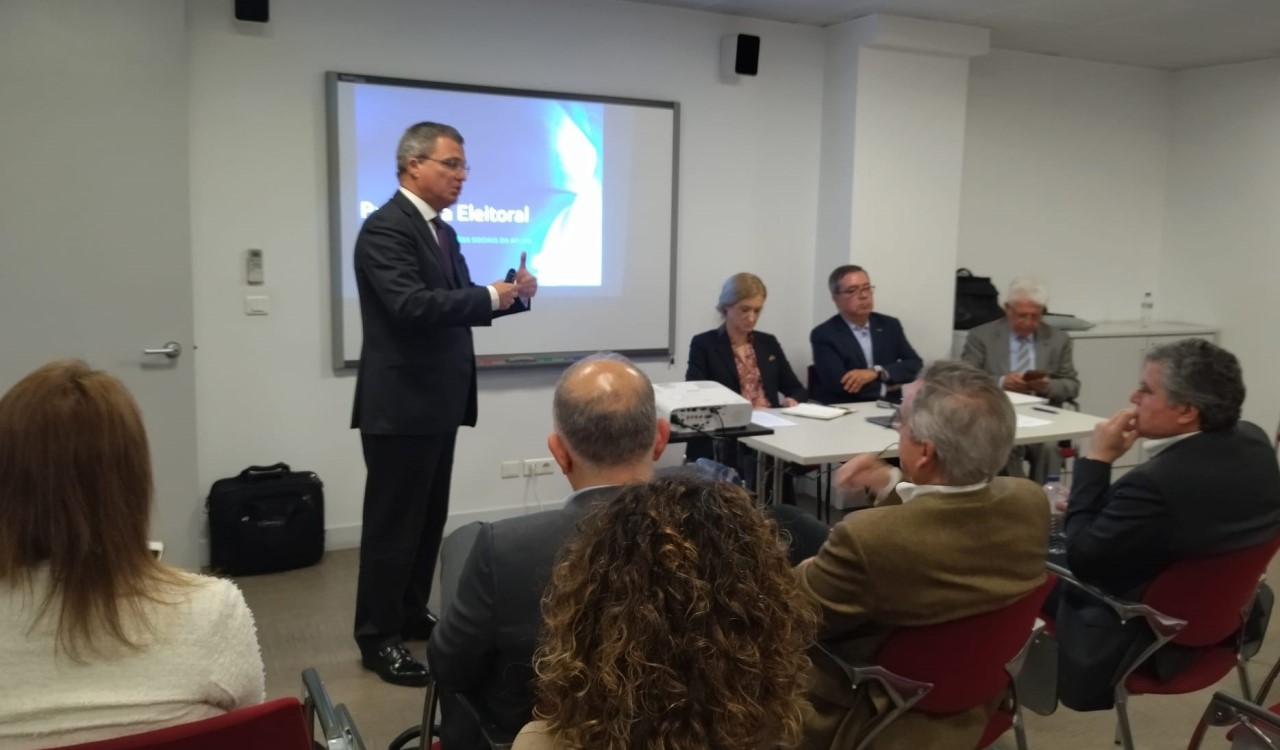 Afonso de Almeida é o novo presidente da APLOG para o triénio 2024-26 ...