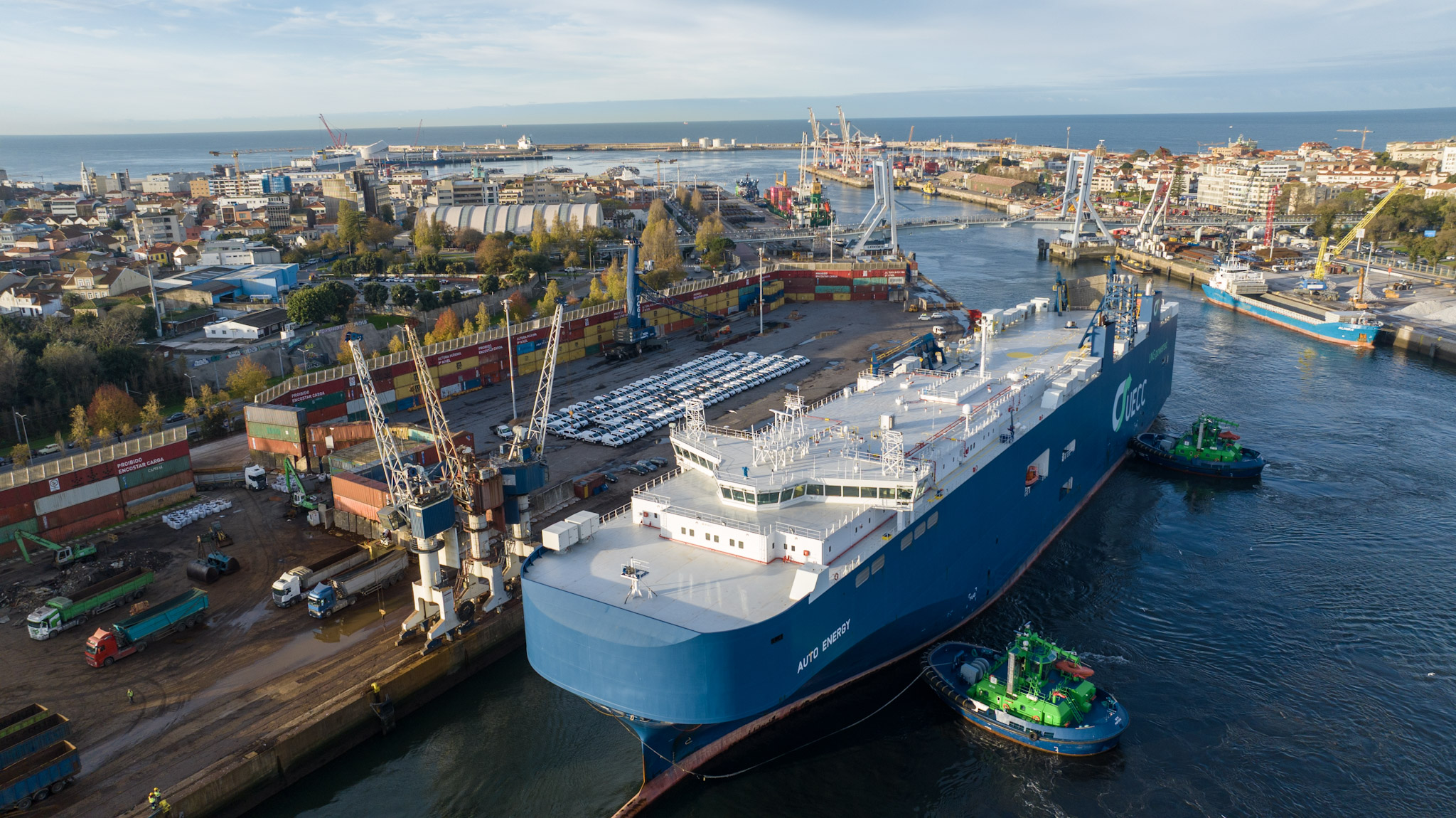 Porto de Leixões realiza operação com navio ro-ro para exportação de ...