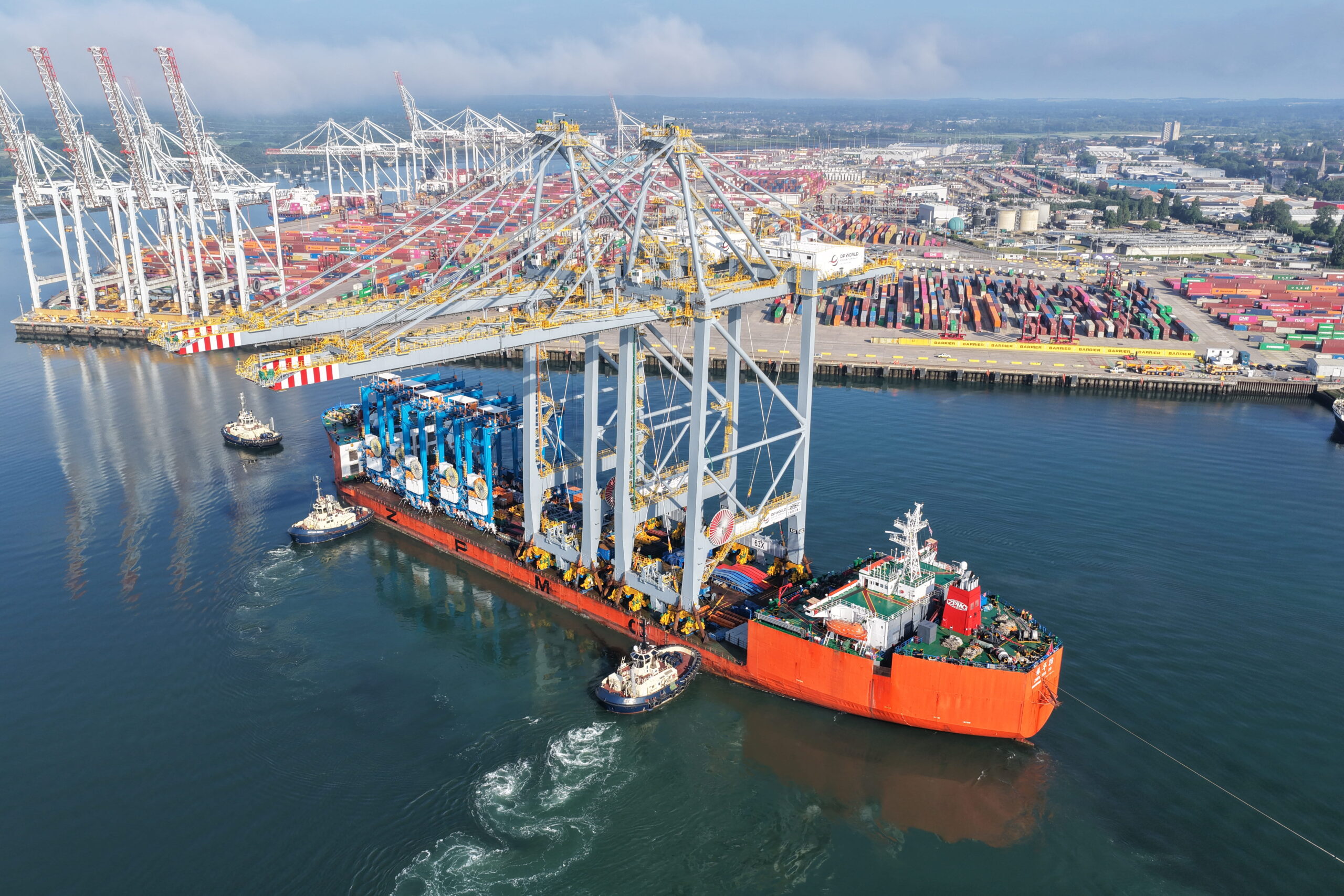 DP World reforça Southampton com gruas para megaships de 24.000 TEU ...